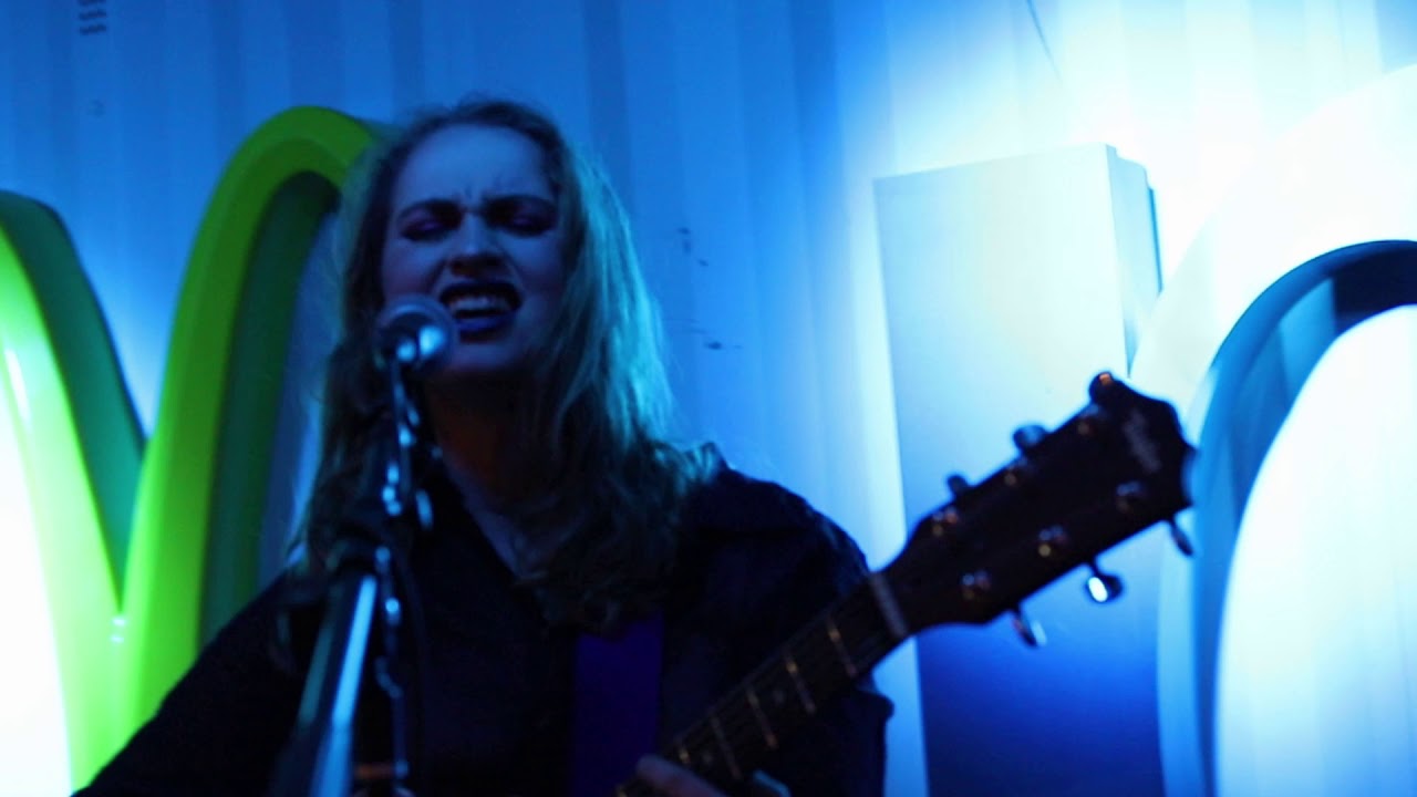 Sarah Rumsey | Live at Mellow Mushroom LC - YouTube