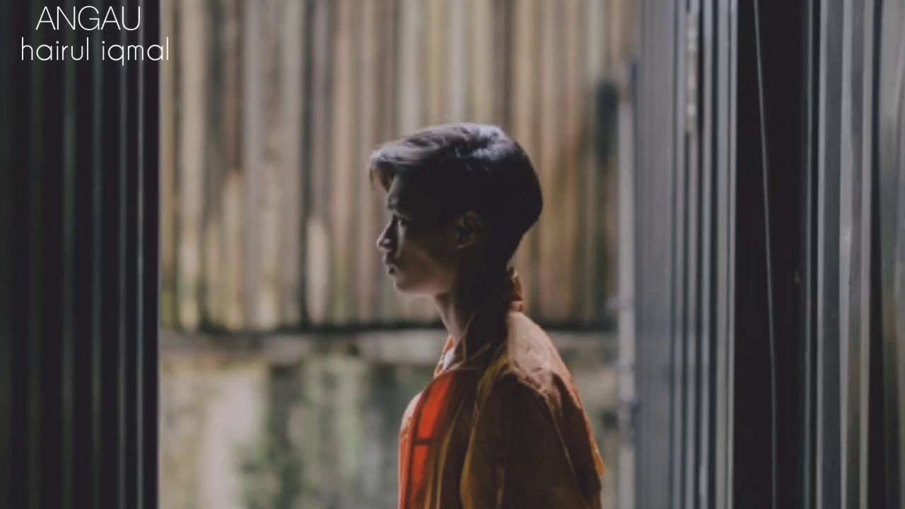 Angau - Hairul iqmal / lyrics video - YouTube