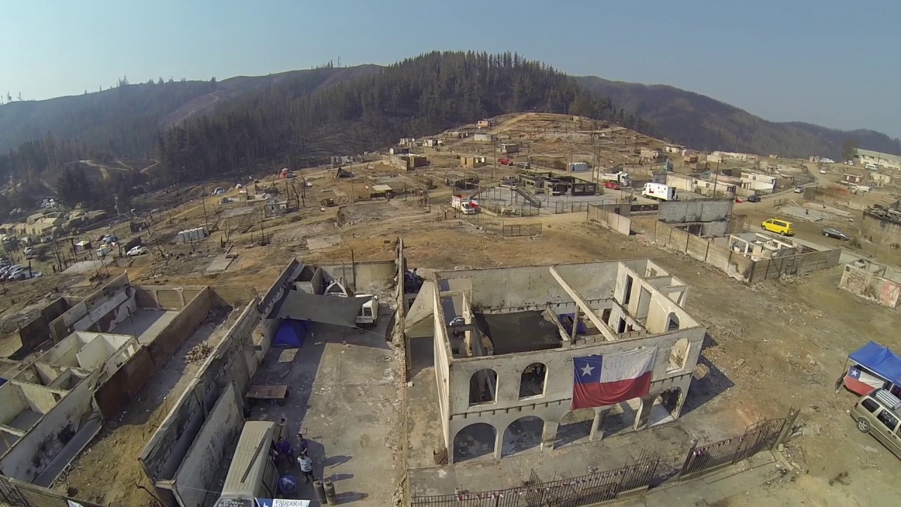vista desde el cielo de Santa Olga, Chile, post incendio forestal ...
