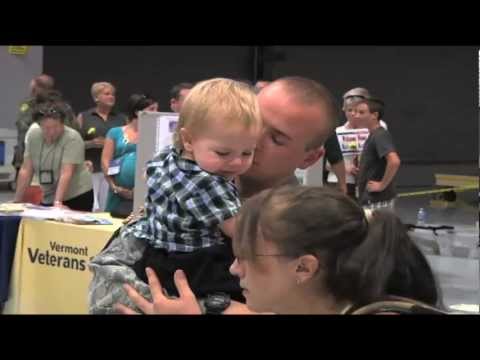 Military Family Reunion at Homecoming Celebration A US Army Soldier ...