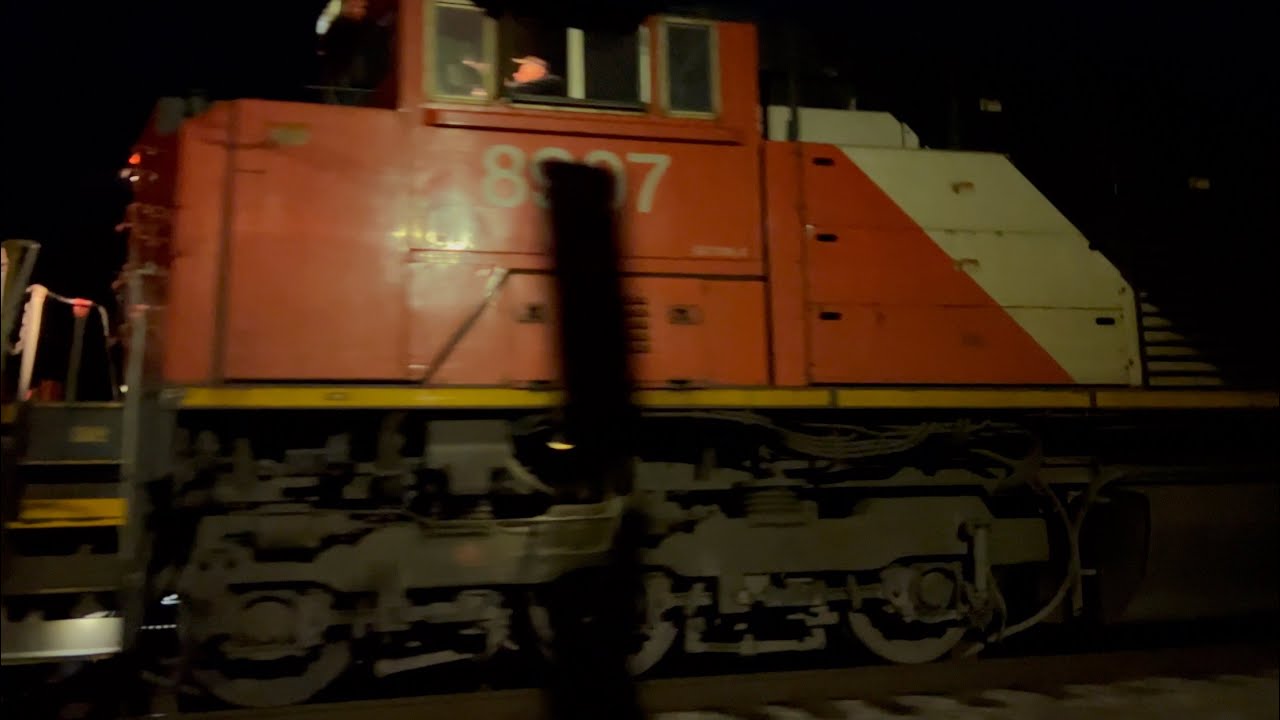 CN 8907 leads 8804 on U703 in Plum, PA - YouTube