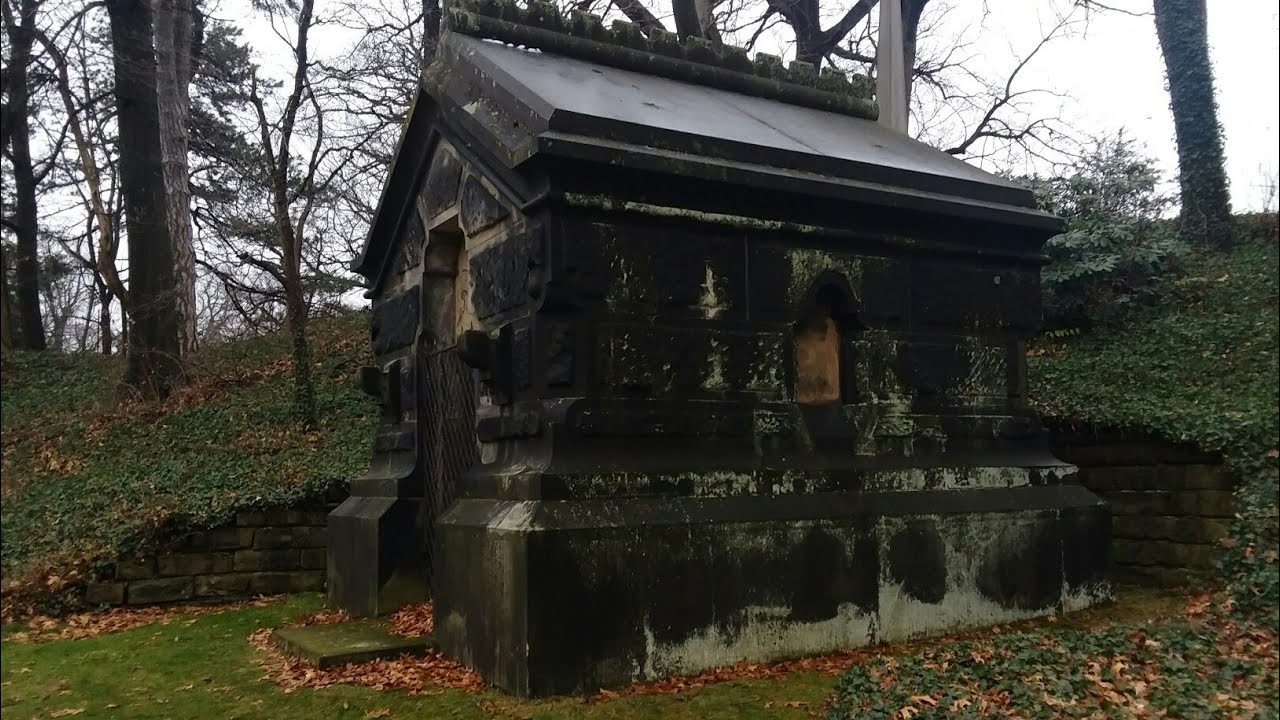 #crypts #cemetary #exploring (CREEPY CRYPTS) Lakeview Cemetery - YouTube