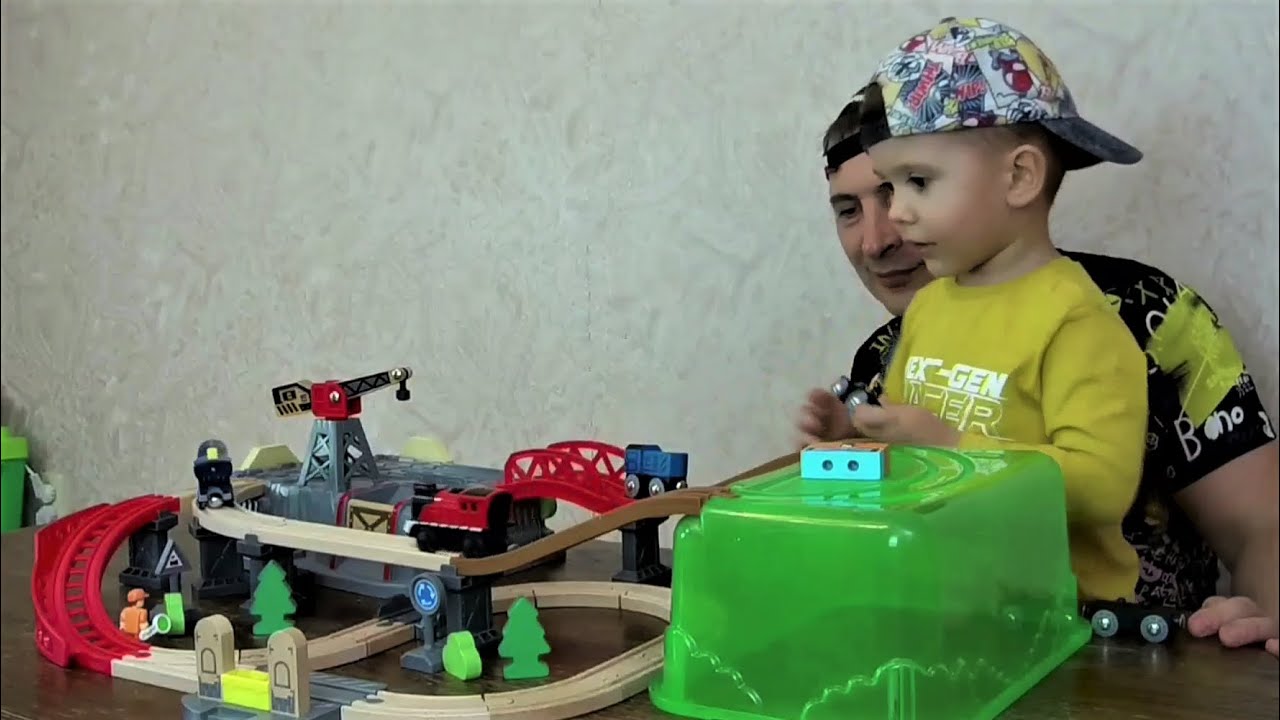 С чем совместима железная дорога HAPE E3764? Трофимка и папа соберут и покажут ! #hape # ...