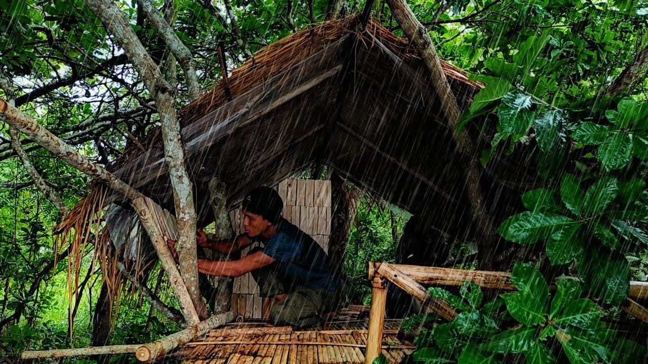 CAMPING HUJAN BADAI DI ATAS POHON MEMBANGUN KEMBALI SHTER DAN MASAK ...