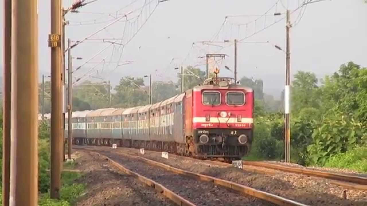 Beautiful RPM WAP-4 Gomti-Sagar Express blasting towards Ghoradongri ...