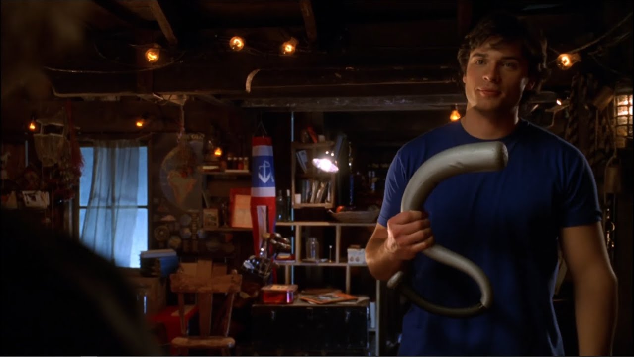 Simone seduce a Clark con su amuleto místico | SMALLVILLE 5x16-Latino ...