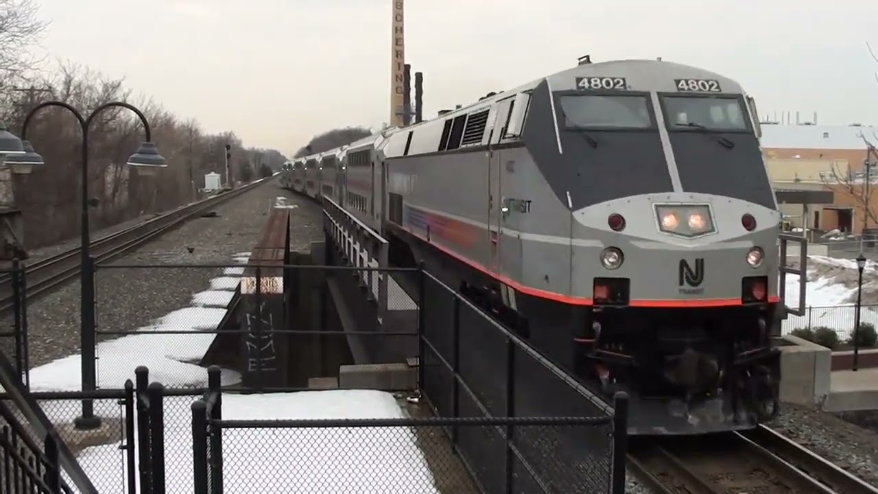 NJTR 4802 Leads NJ Transit Train 5413 West into Union, NJ 2/17/2011 ...
