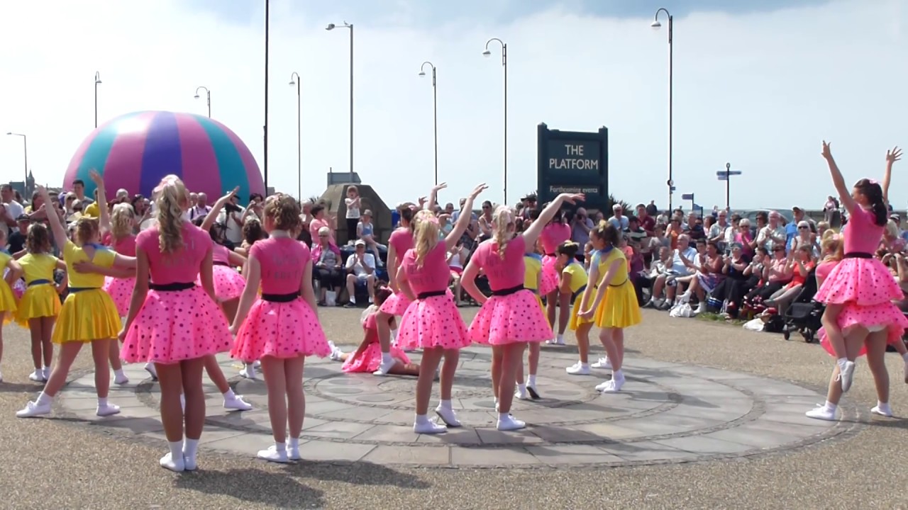 happy feet dancers rock and roll - YouTube