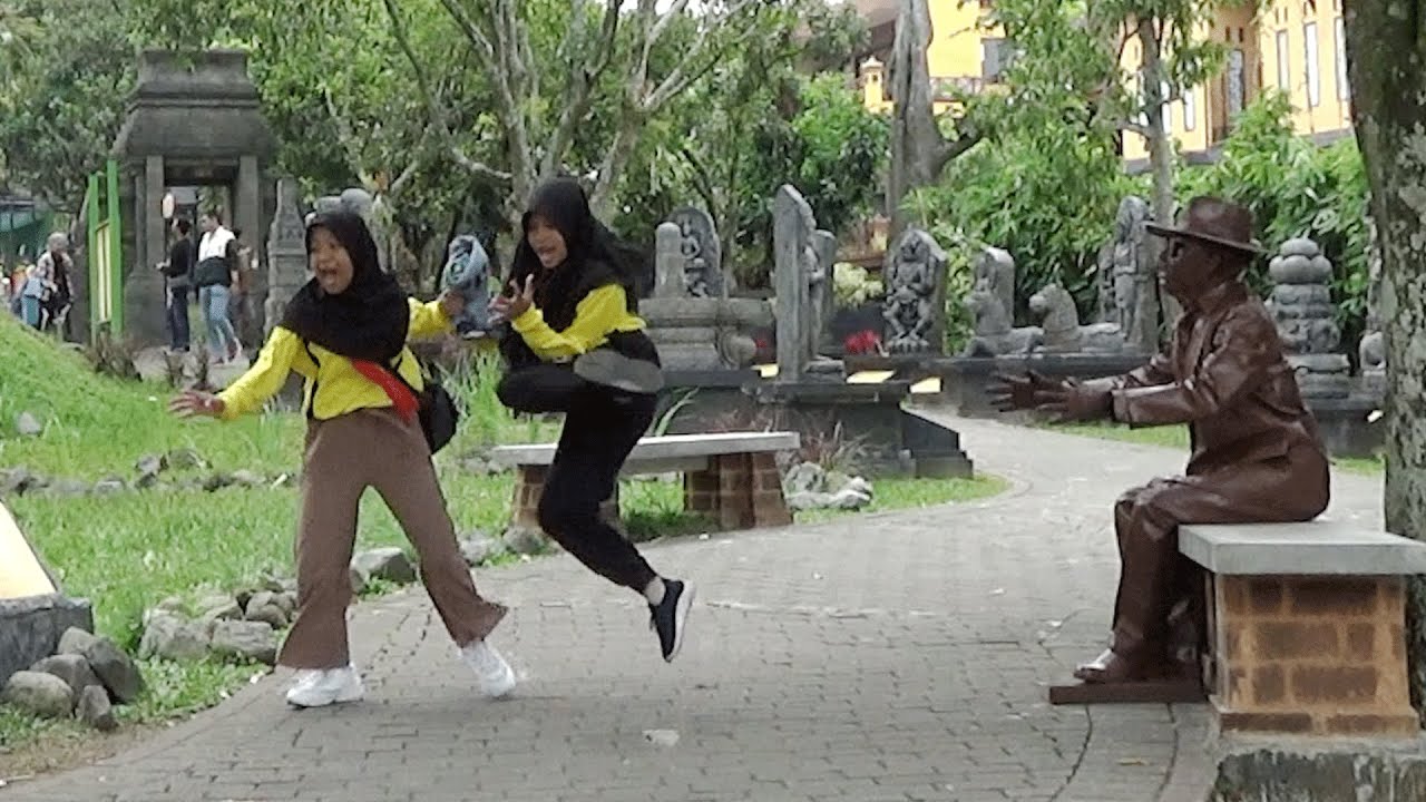 HUMAN STATUE PRANK : Momen paling lucu sekali - YouTube