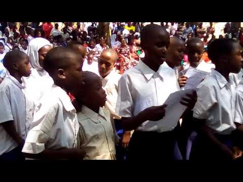 SHAIRI LA WATOTO WA SHULE YA MSINGI MAJENJE KWENYE MAHAFALI YA KUHITIMU ...