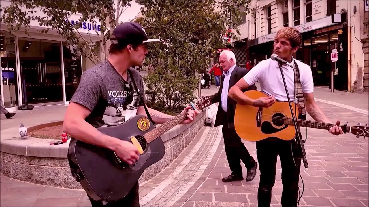 HALIFAX/BRADFORD Buskers "Frankie Porter" & "Kingsley George" Sing ...