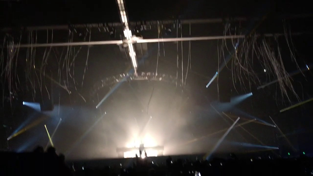 Let You Go - The Chainsmokers *LIVE* LA Convention Center - YouTube
