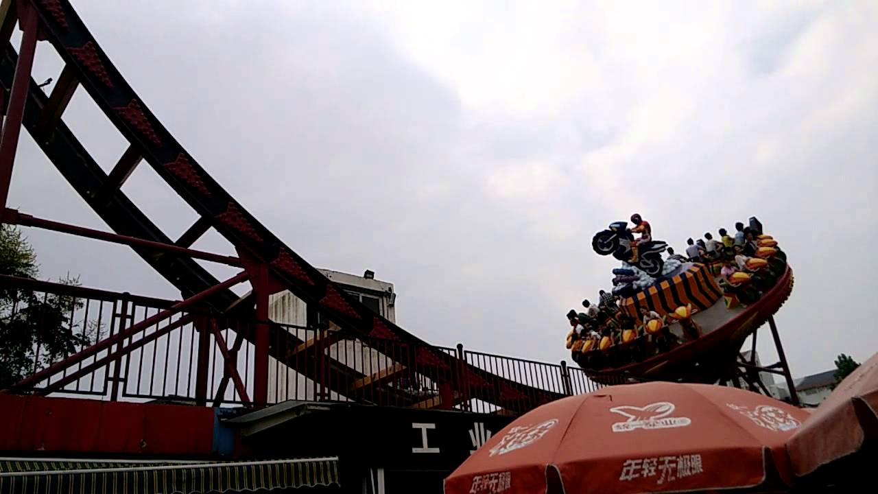 Amusement park rides flying UFO, flying disco rides - YouTube