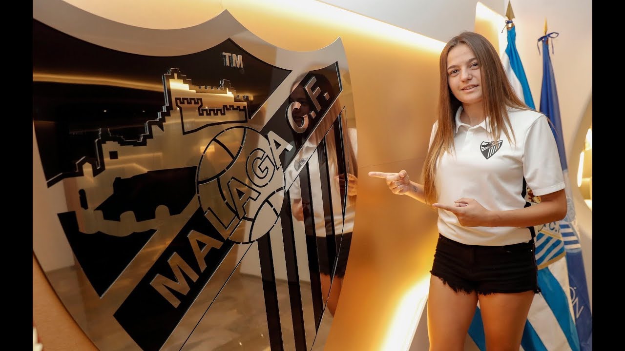 María Ruiz continuará marcando goles para el Femenino un año más - YouTube