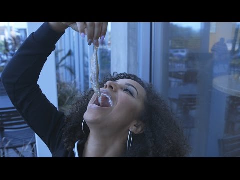 SHE SWALLOWED A RAW FISH WHOLE 🐟 🐠 🐡