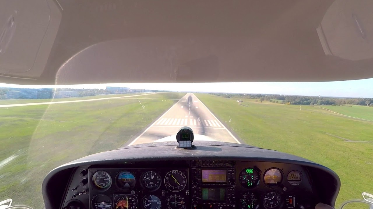 DA40 landing in Dresden EDDC - YouTube