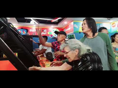 89 Years Old lolo and 81 years Old Lola enjoyed playing basketball ...