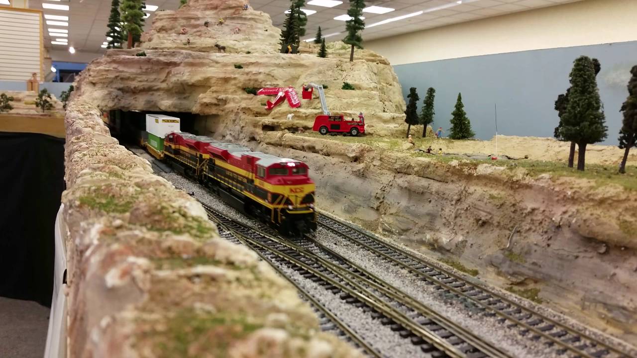 Kcs stack train @ oklahoma model railroad Association - YouTube