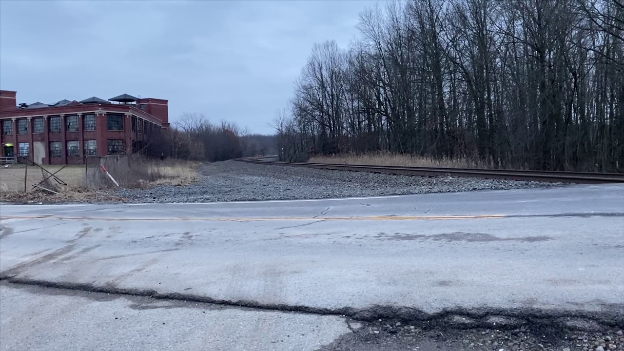 NS 9846, 9227 & 7703 Lead Westbound Manifest at Lake Street - YouTube