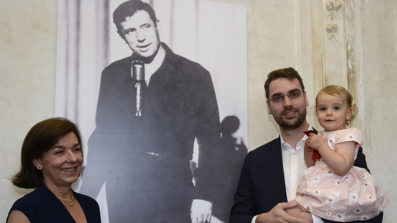 Valentin a 34 ans : que devient le fils unique d'Yves Montand ? - YouTube