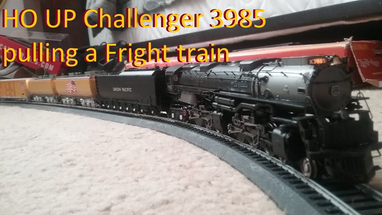 HO UP Challenger 3985 pulling a Fright train - YouTube
