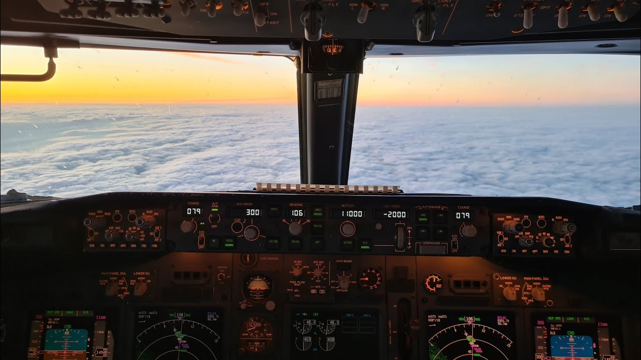 Cockpit View | Life Of an Airline Pilot - YouTube