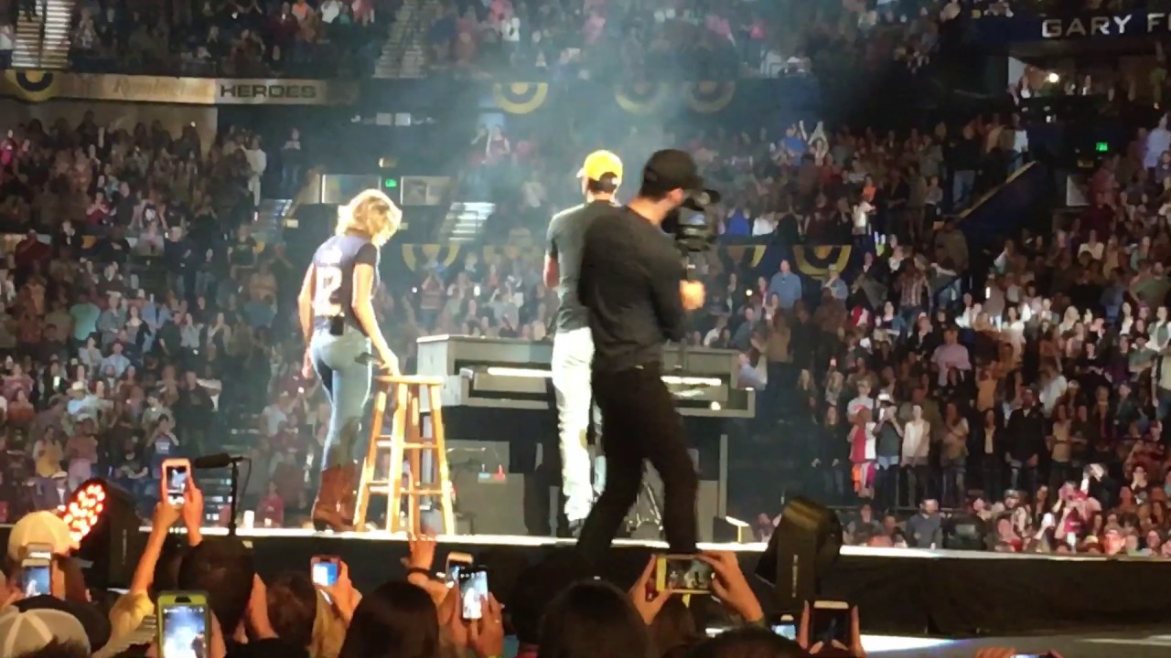 Luke Bryan and Carrie Underwood Play it again live in Nashville - YouTube