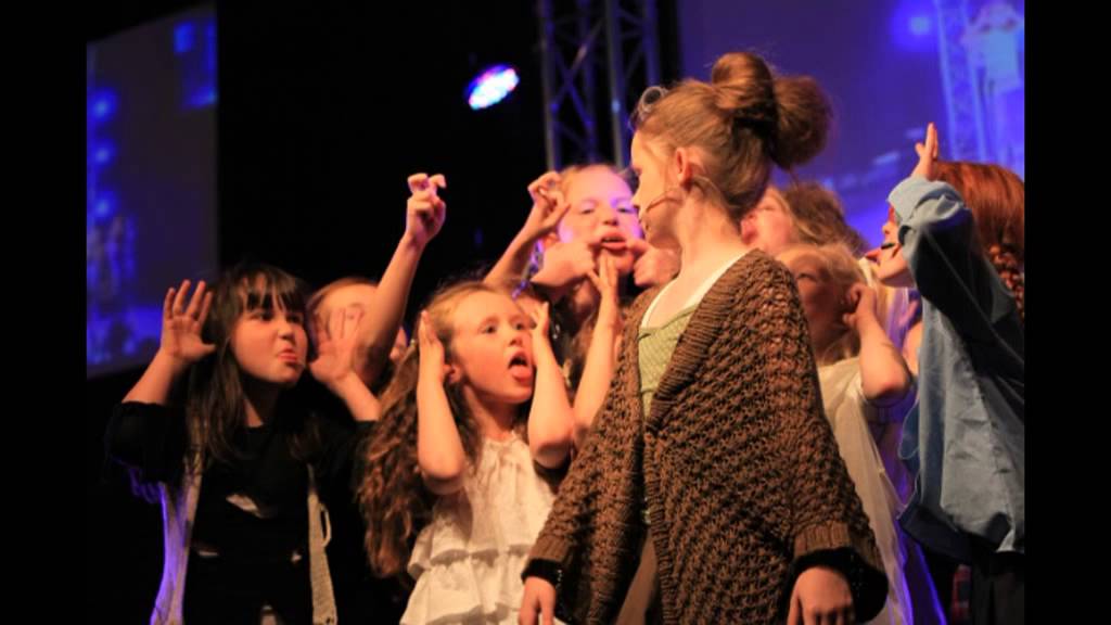 Leah Moran Stage School Summer Camp 2012 (Annie) - YouTube