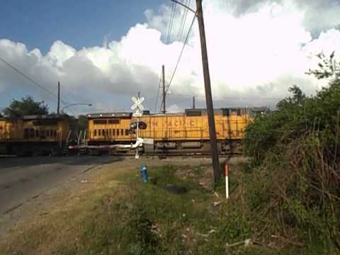 UP 9819 Lead C40-8W Other C44-9W Mixed Car Houston,Tx - YouTube