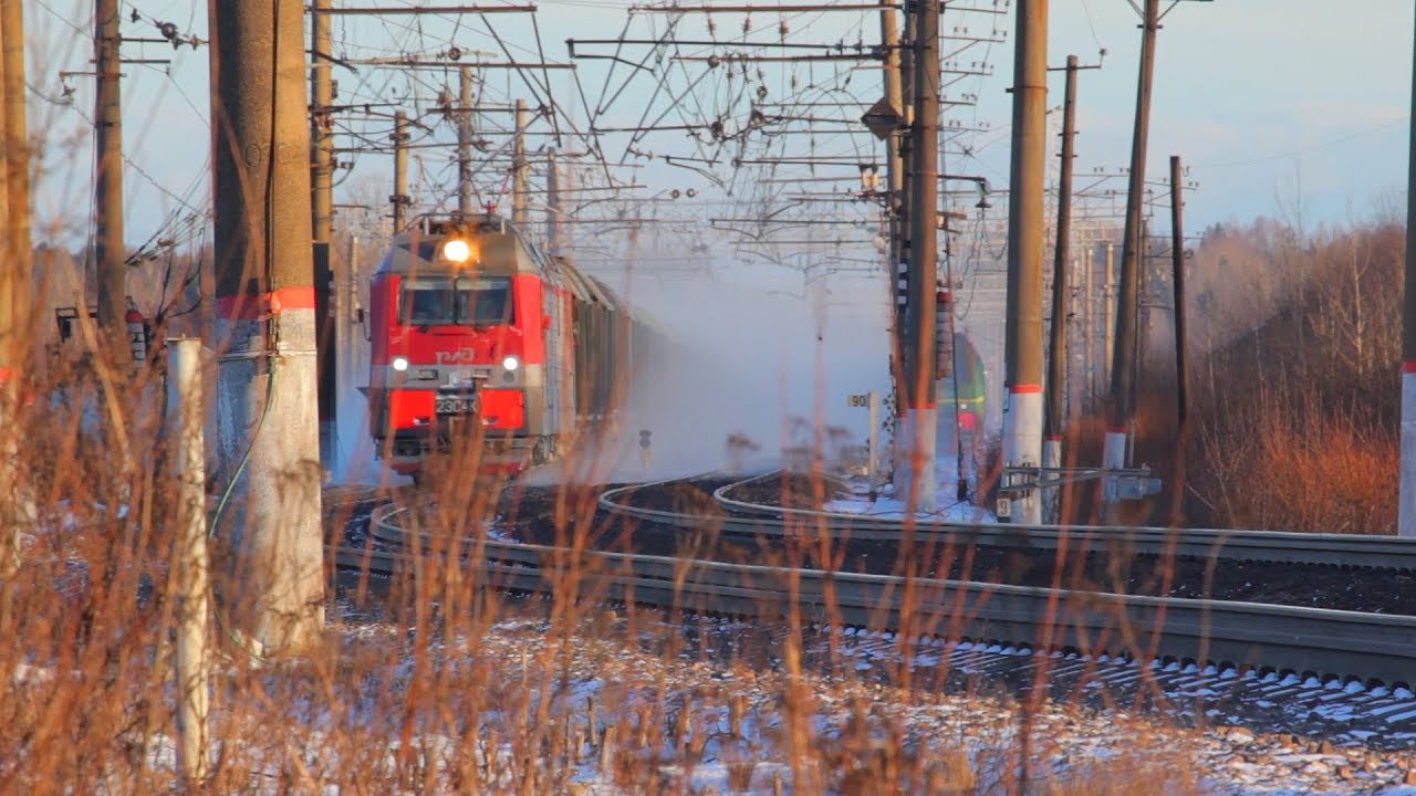 [RZD] 2ES4K-101 with a freight train, Voybokalo - YouTube