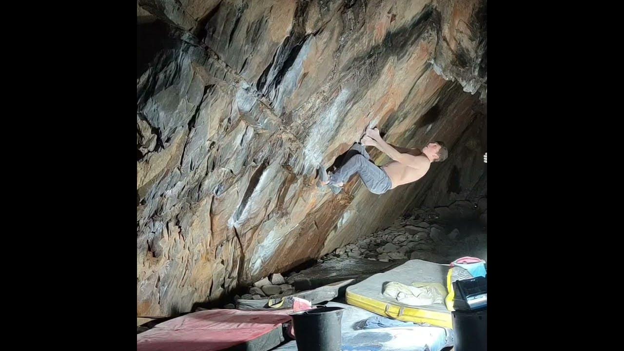 Anti Hero, 7C at Forest Rock - Leicestershire bouldering - YouTube