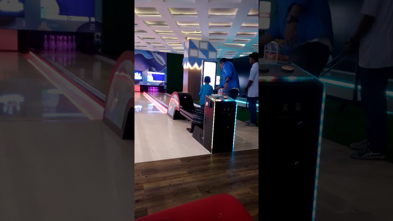 Main bowling - YouTube