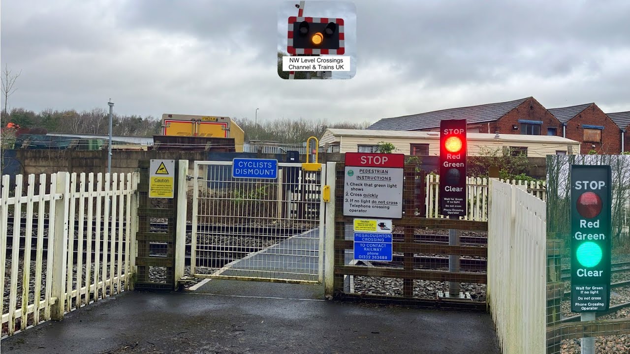 Megaloughton (Footpath) Level Crossing, Derbyshire - YouTube