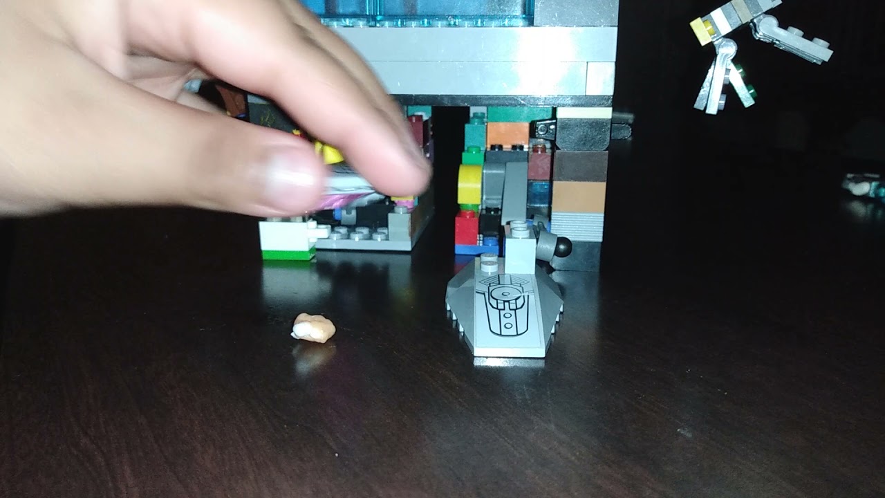 mva lego alien robot probe bob stuck on the foot - YouTube