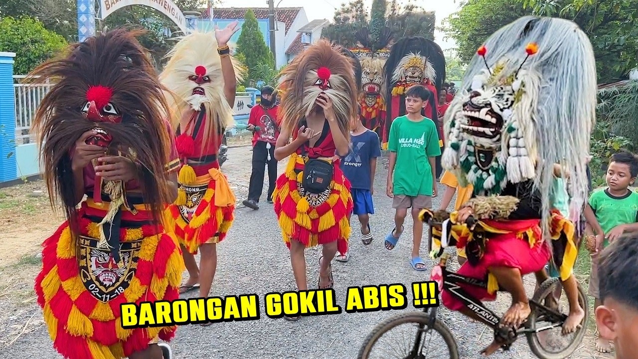 Barongan Lucu Naik Sepeda Arak Arakan Barongan Blora Reyog Taruno Adi