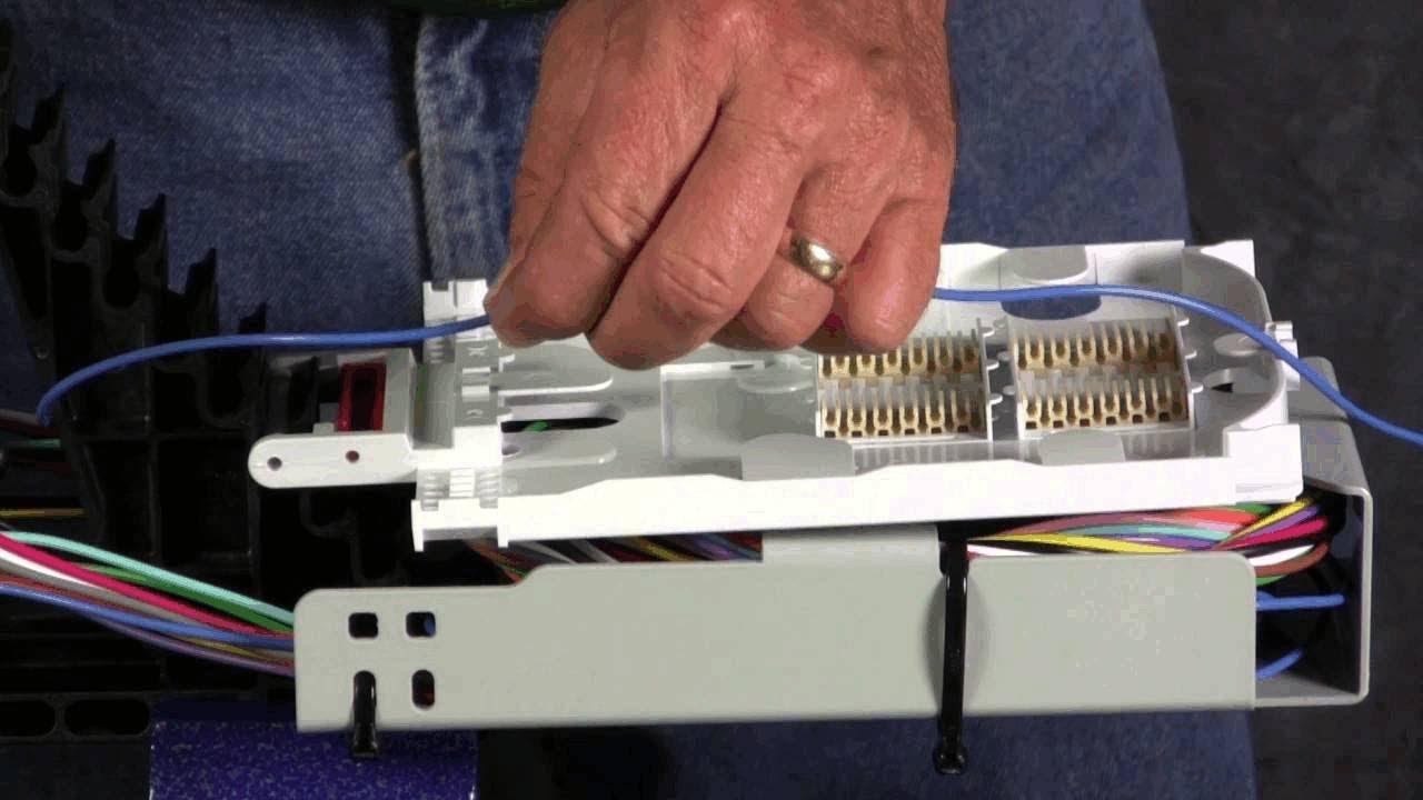 Fosc 450 Step 5 Attaching the Splice Tray Training Video - YouTube