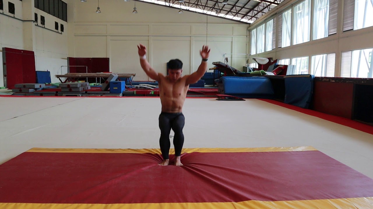 Straddle Jump Front Tuck @ Kevin Champions - YouTube