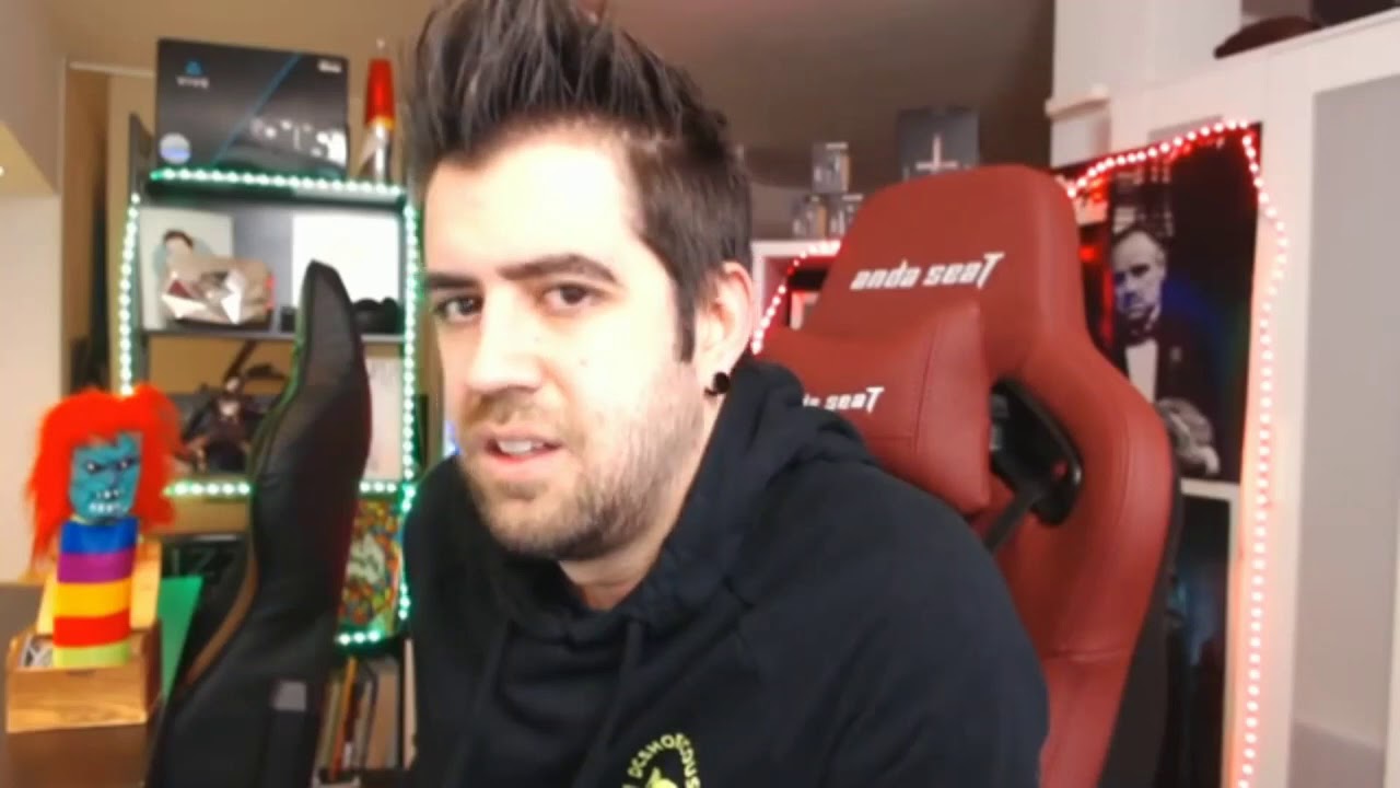 Auronplay mirando con desprecio. [ Auronplay] - YouTube