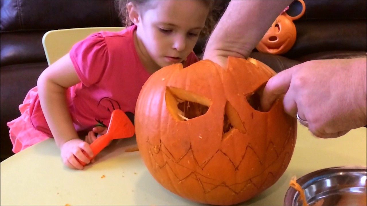How to Carve a pumpkin for Halloween Family Vlog video for kids - YouTube