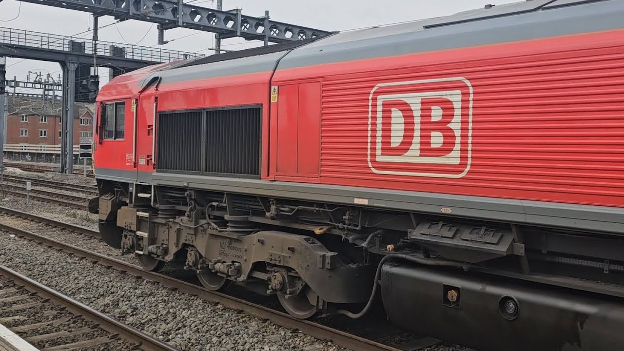 DB Cargo Class 66 (66654) idling at Cardiff Central on 21st March 2025 ...