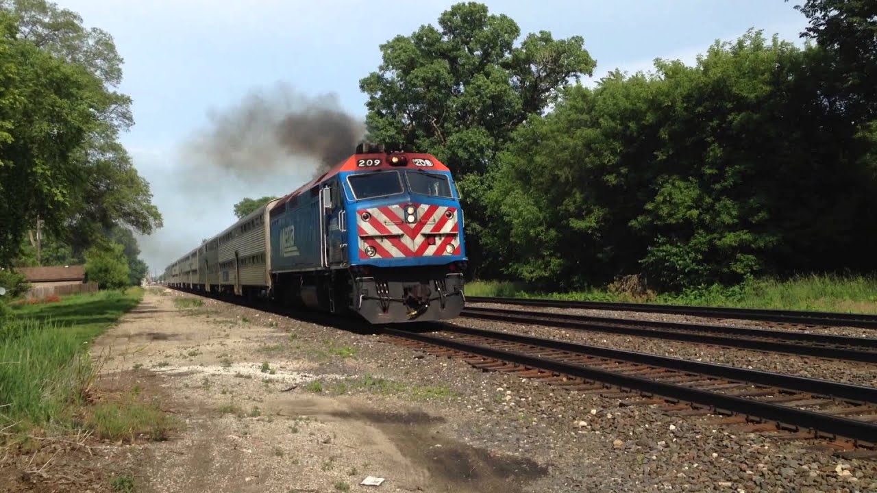 Outbound Metra 209 passing Riverside IL - YouTube