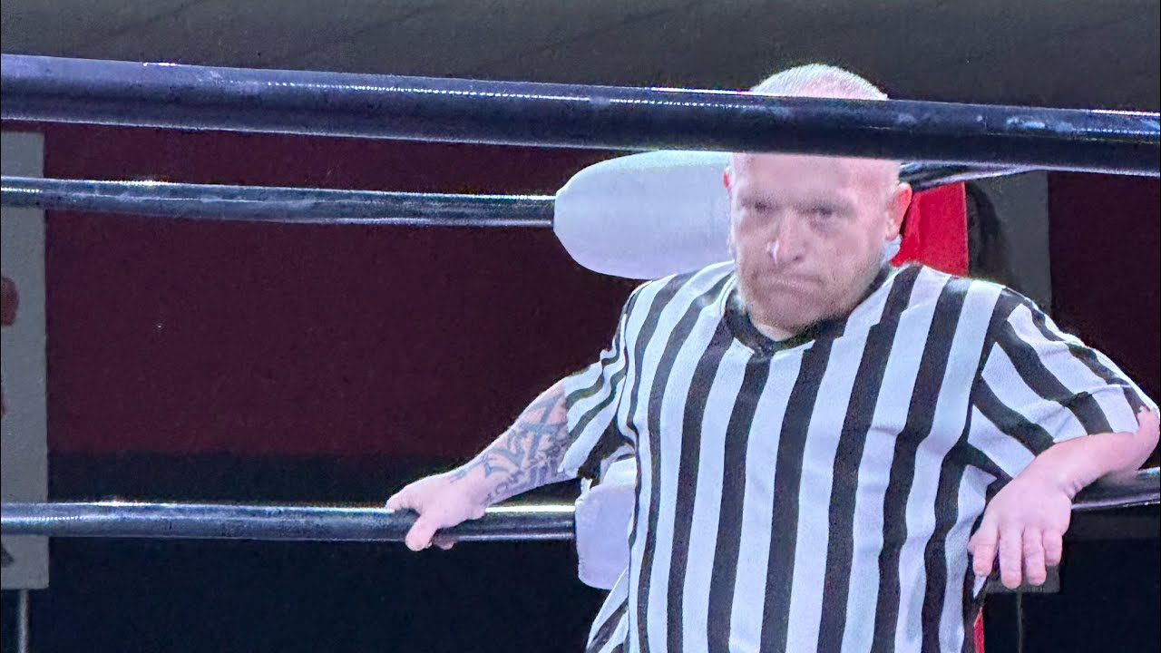 Micro wrestling pigeon forge Tennessee! - YouTube