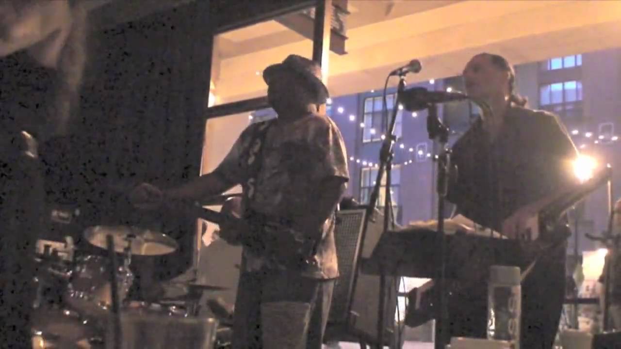 Mark Kaye Band Promo - Live at Straits 2010 - YouTube