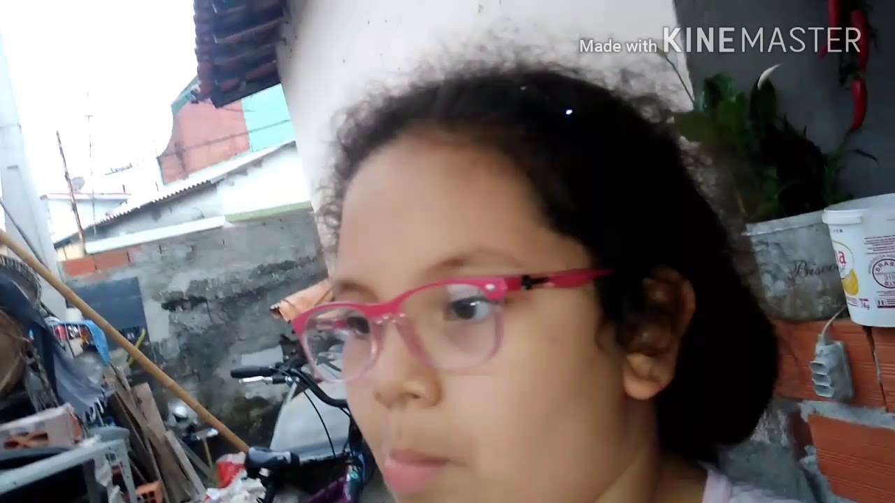 JU E RAPHA BRINCANDO DE ESCONDE ESCONDE - YouTube