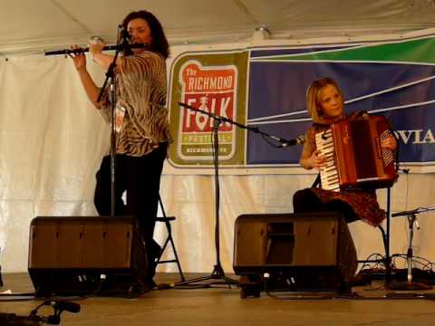 Liadan performing.MOV