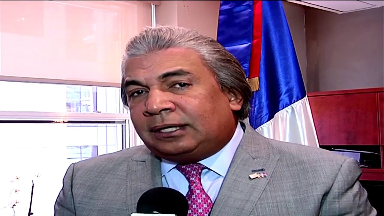 El cónsul Carlos A Castillo, fue juramentado como presidente de la ...