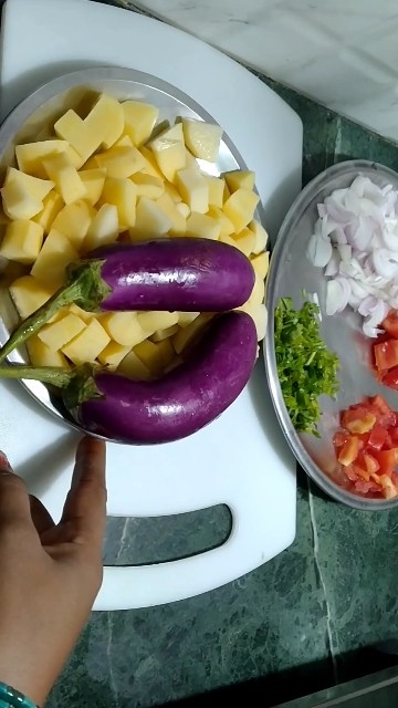 Angaron 💞😊#youtubeshorts #cookingathome #aloobaingansabzi #foodlover # ...