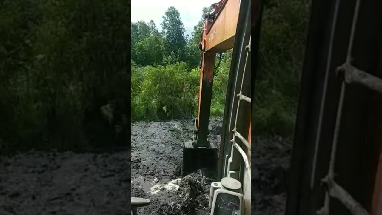 Hitachi zaxis110 bikin kolam #hitachi #excavator #allvidieos - YouTube