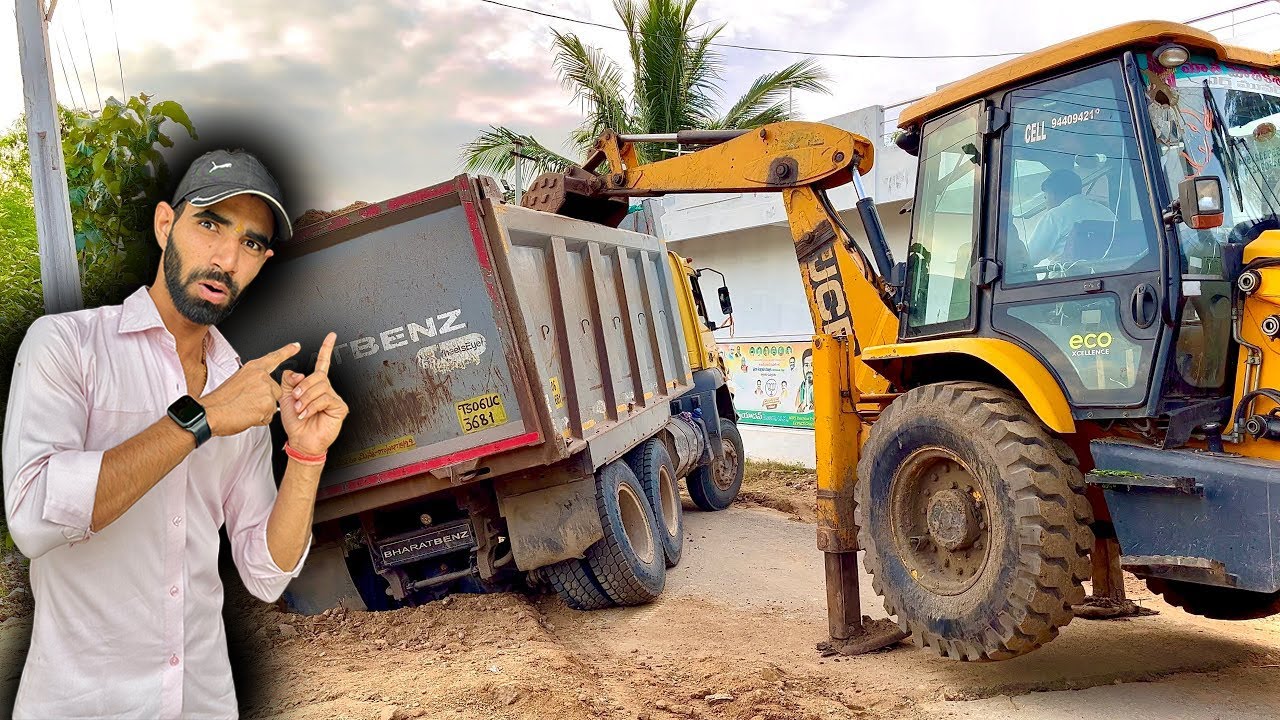 Truck stuck in mud JCB Machine pulling out from mud | JCB VIDEO ...