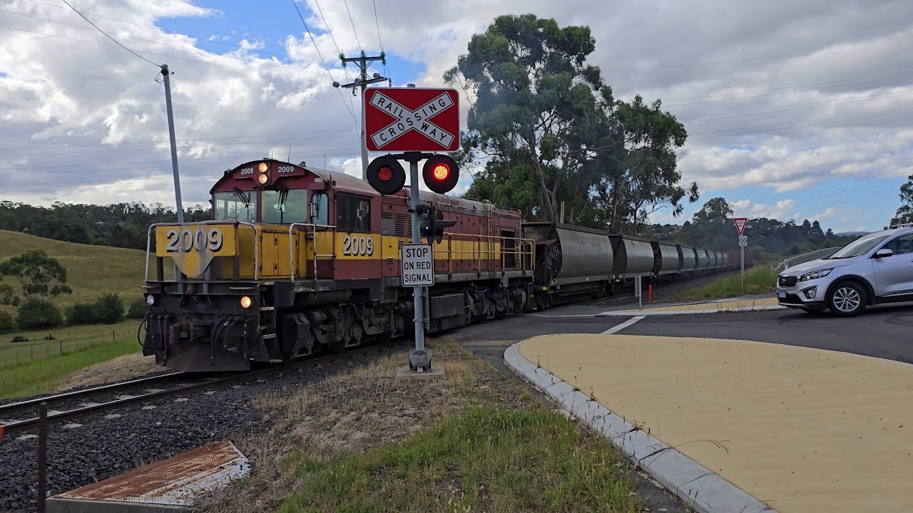 TasRail 2009 #55 train crossing Opossum Road - YouTube